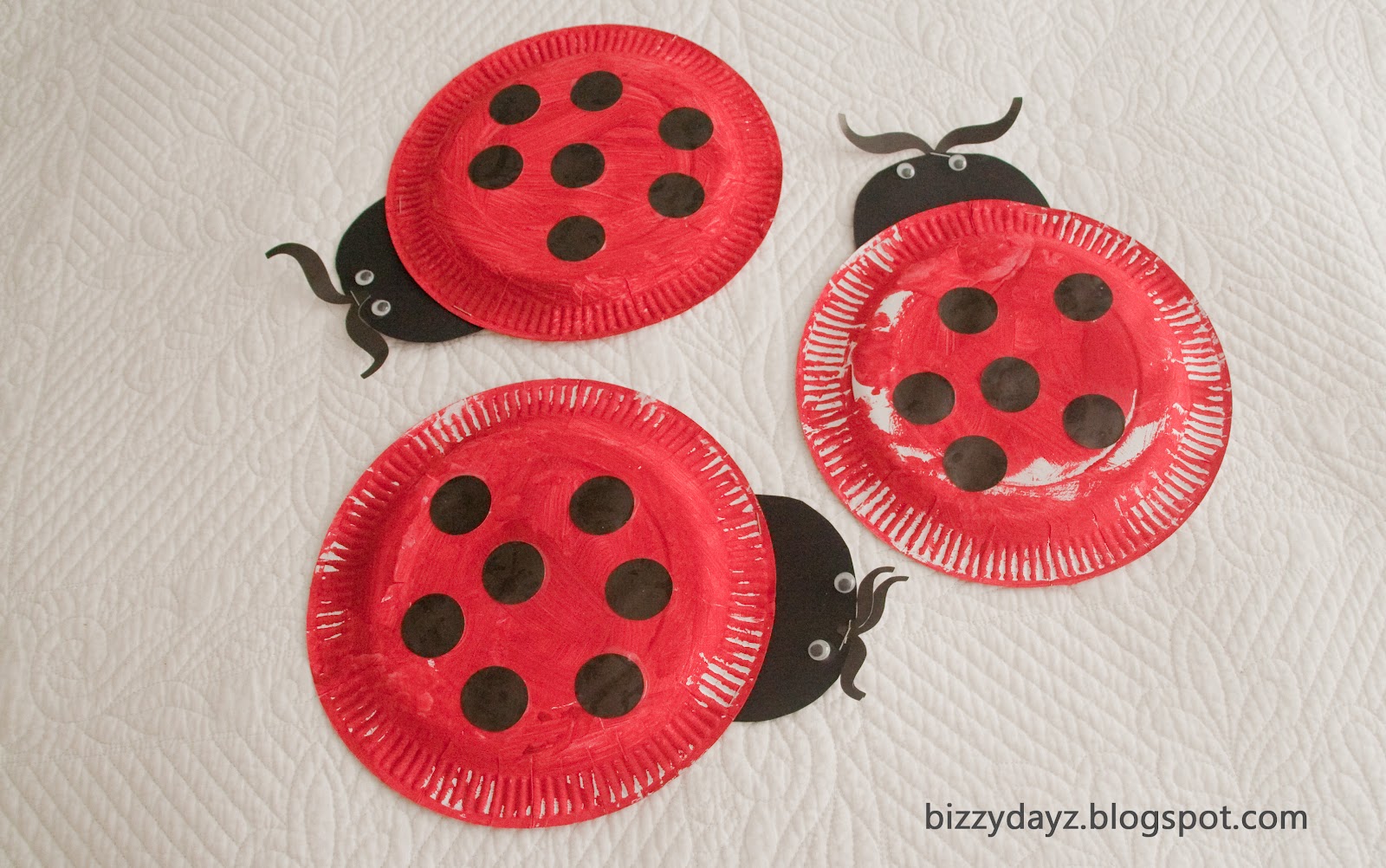 bizzydayz: Paper Plate Lady Bugs