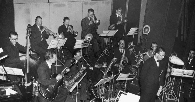 Bakeliedjes: BBC Dance Orch. (Henry Hall) & Val Rosing - The sun has ...