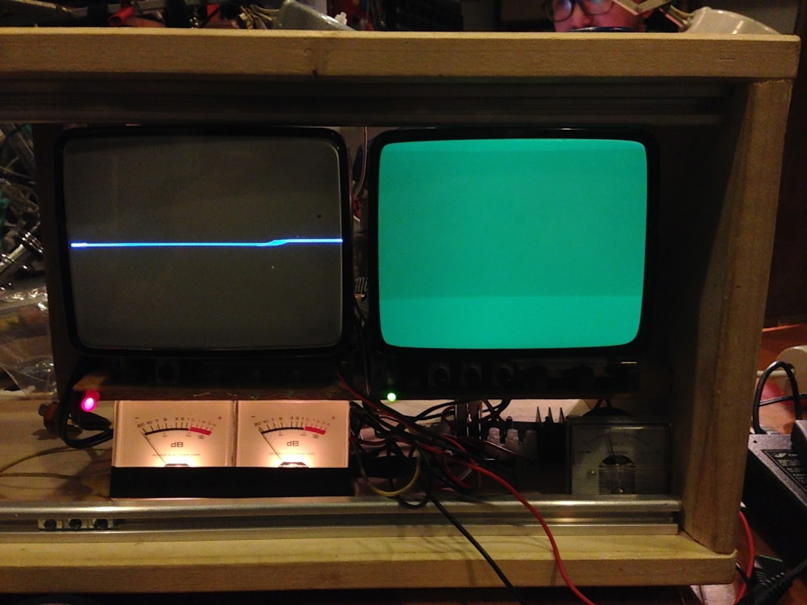 Dögenigt's Lab: DIY Modular #1: Wooden case and CRT-monitors.