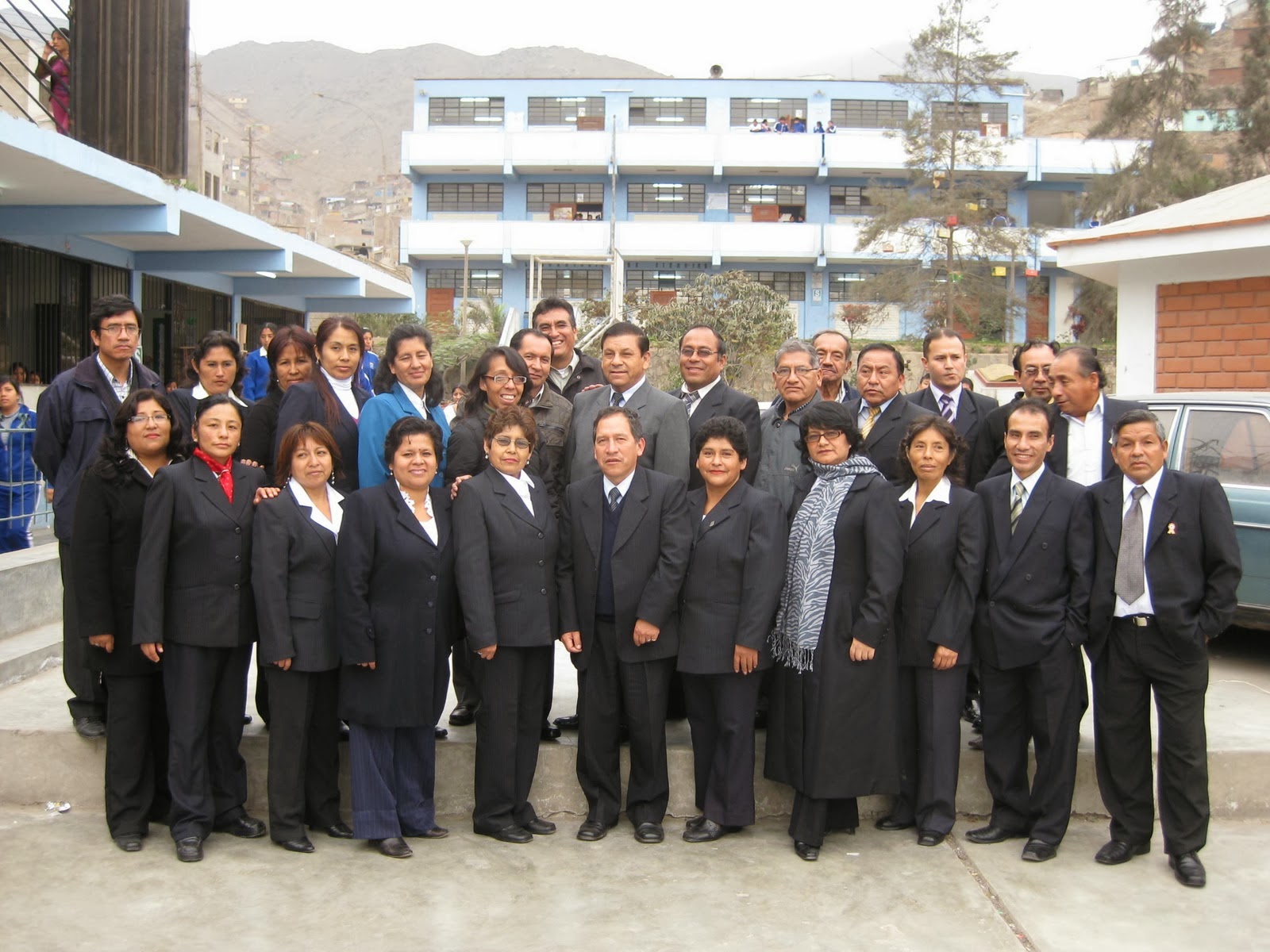 LOS TORIBIANITOS 132: I.E. N° TORIBIO DE LUZURIAGA Y MEJIA