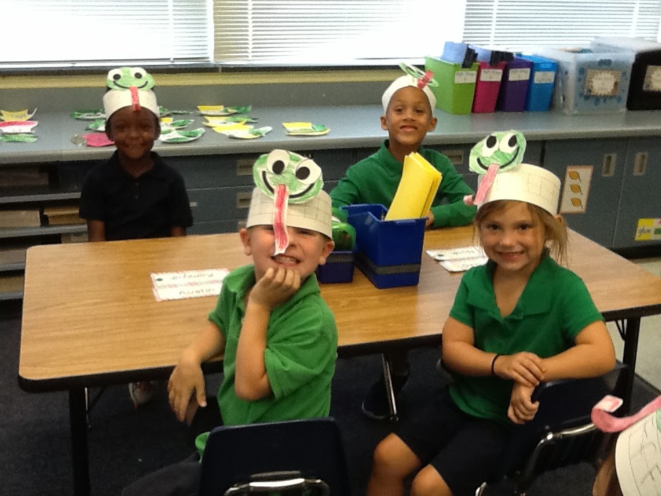 Mrs. Payton's Precious Kindergarteners: Apple Week & Friday Alphabet Hats