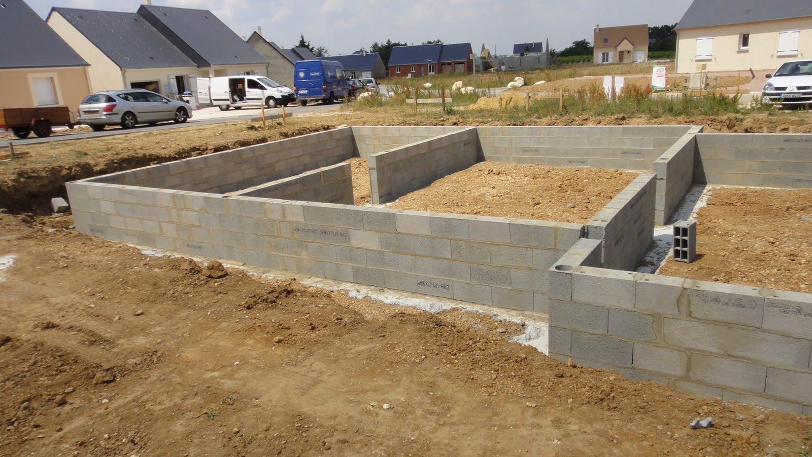 LEBREUIL: elevation vide sanitaire