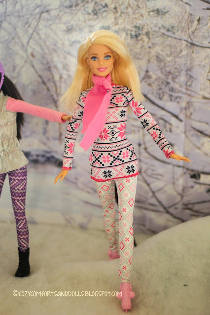 Cozy Comforts and Dolls: Barbie Sisters Winter Holiday Fun