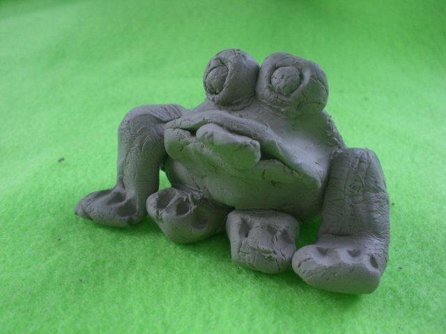 Oogly: Making Clay Frogs at ArtMania
