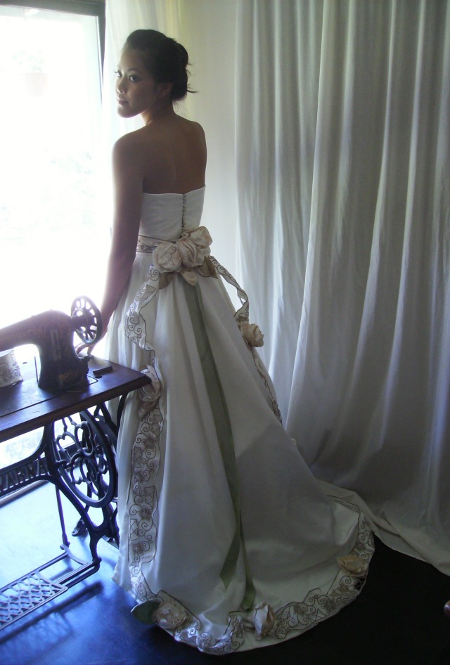 BRIDE CHIC: EVERYTHING YOU ALWAYS WANTED TO KNOW ABOUT BUYING A SAMPLE ...