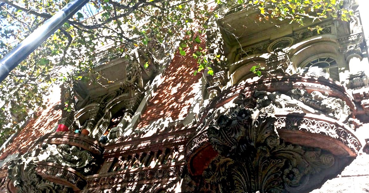 Atrapados por la Imagen: La Casa de los Pavos Reales.