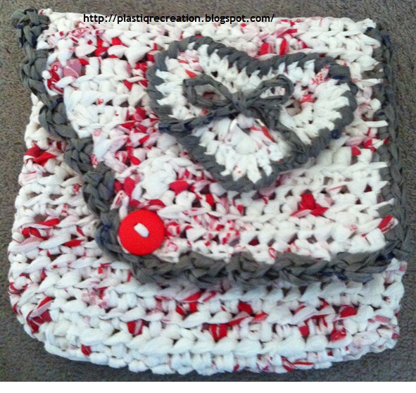 Plastique Recreations: Free Crochet Pattern: CVS Plarn Pouch with ...