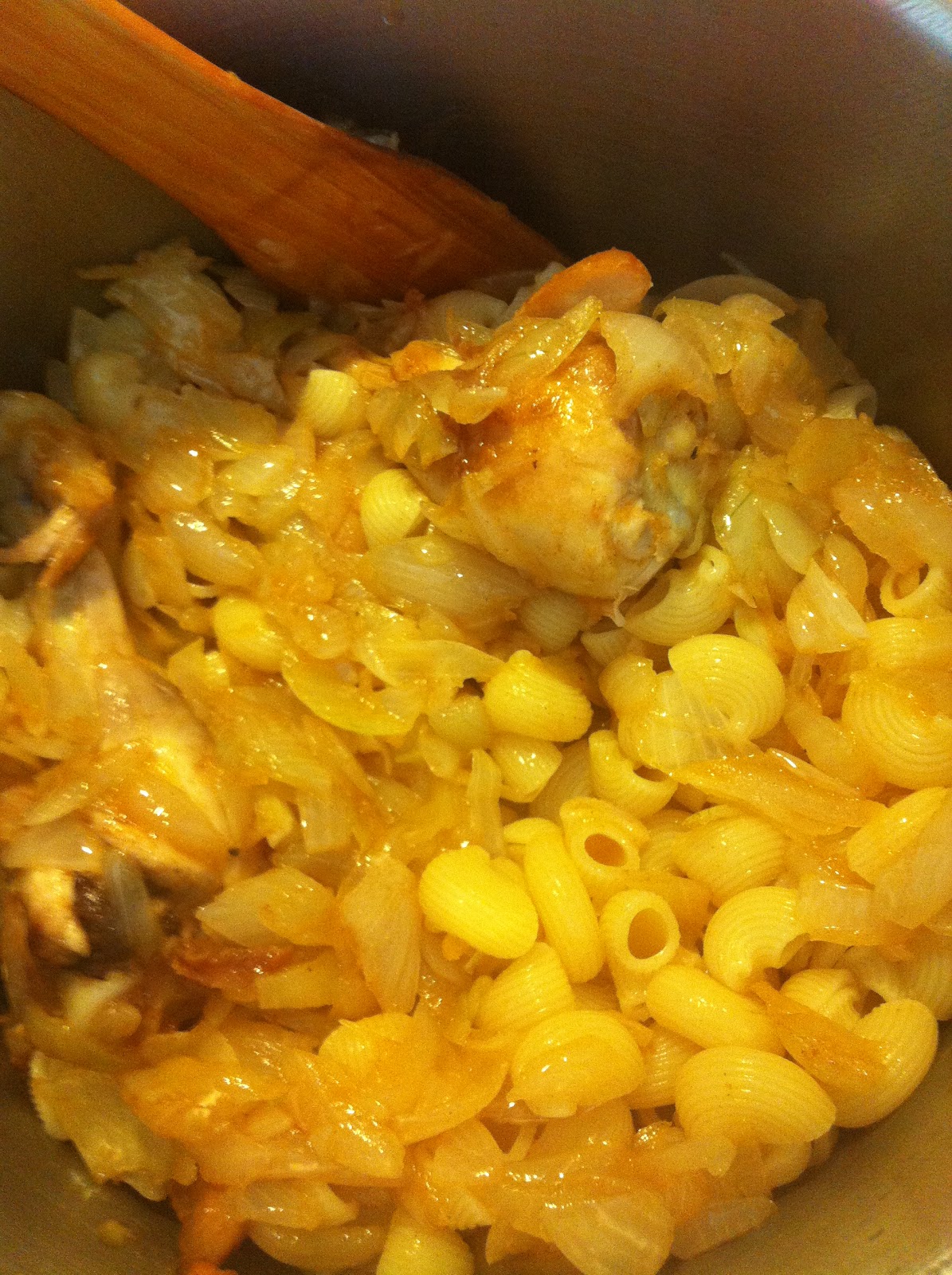 ARMONIE IN BUCATARIE: Paste cu pulpe de pui si ceapa