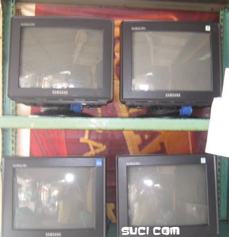 Monitor CRT dan LCD