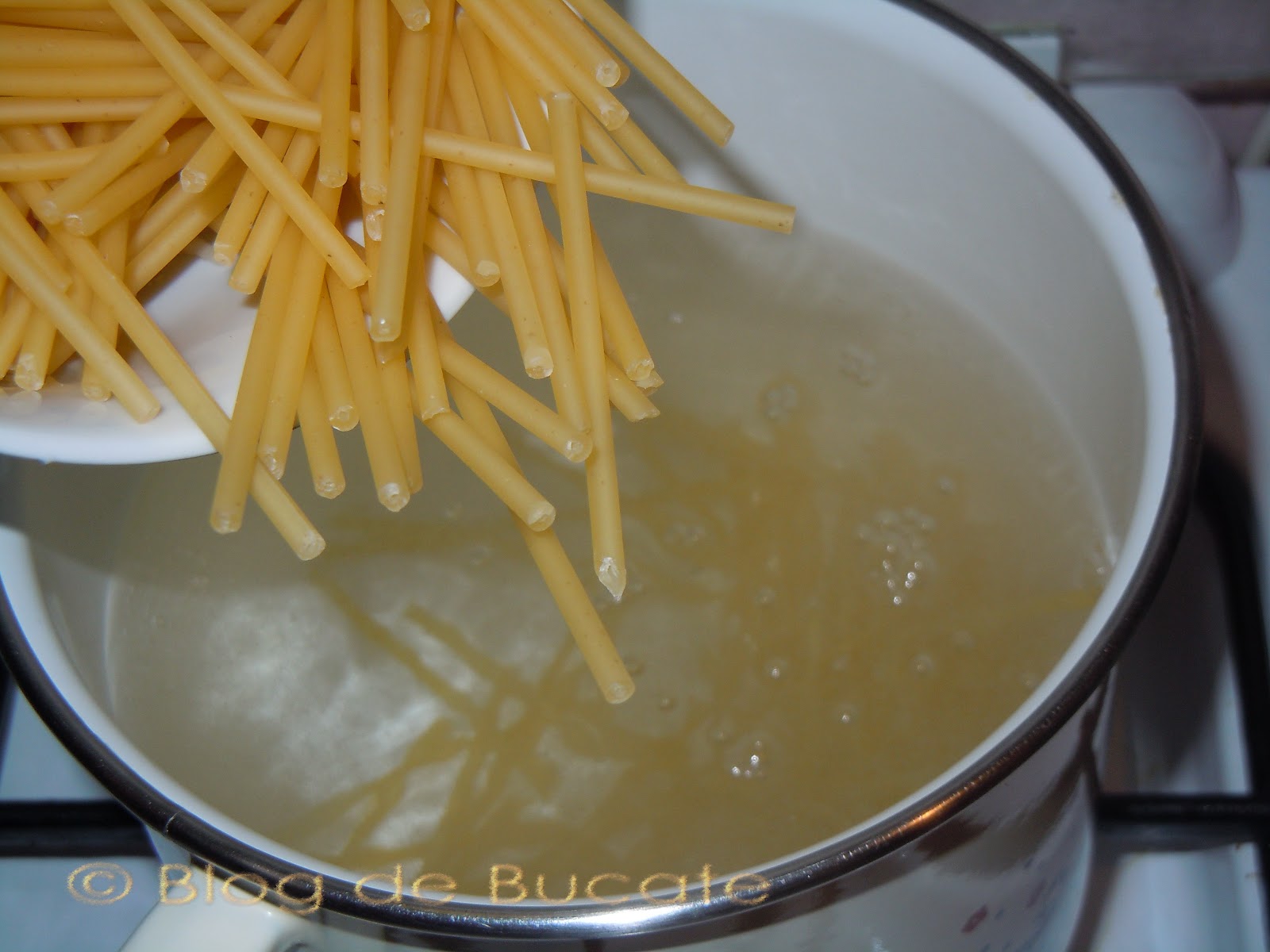 Blog de Bucate: Paste dulci cu pesmet