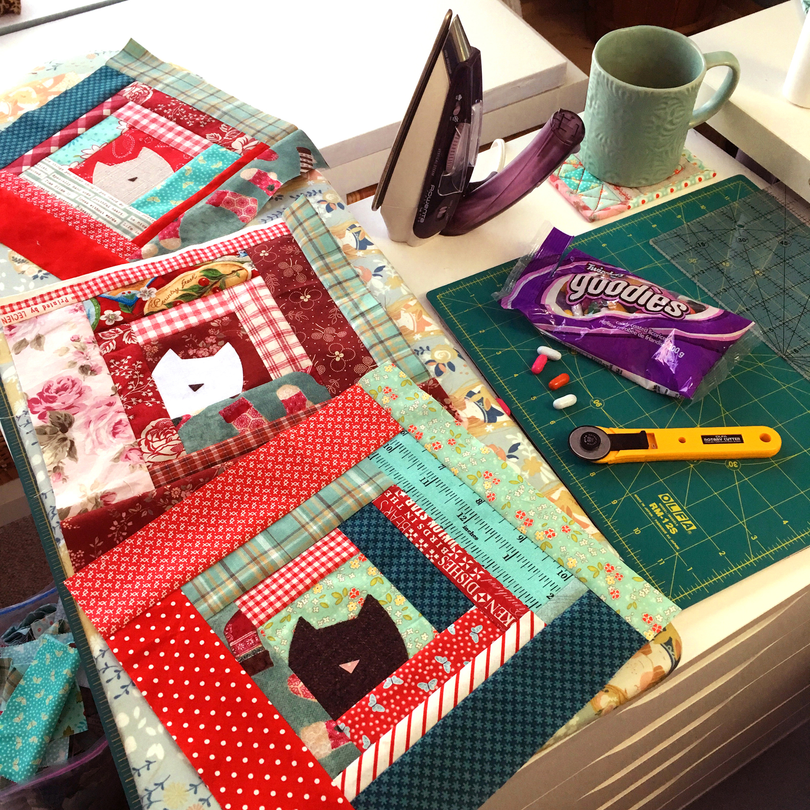 PatchworkPottery: Kitty Potholders