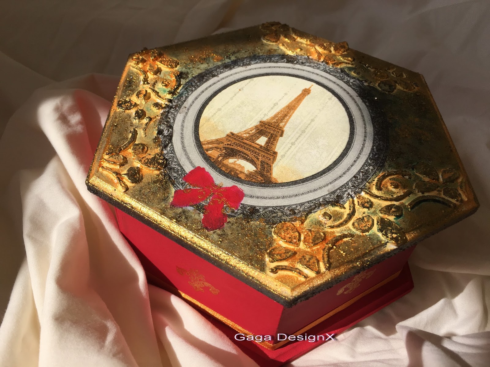 Gaga DesignX: Gold Paris