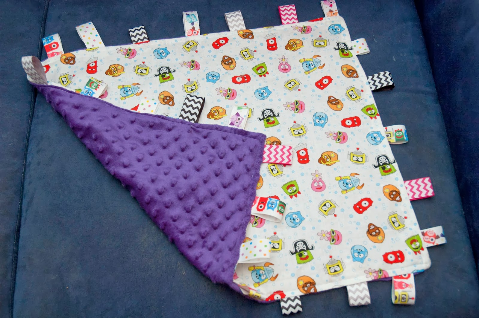 Scrapbook Mojo: DIY Taggie Blanket
