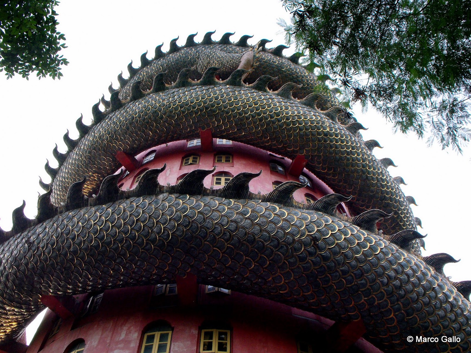 Vivir viajando: WAT SAMPHRAN TEMPLO DEL DRAGÓN, NAKHON PATHOM. TAILANDIA