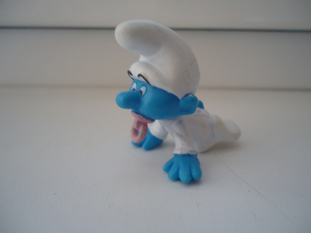 Vintage Smurf Figures: Miniature Smurf Figure Schtroumpfe Schlumpf Baby ...