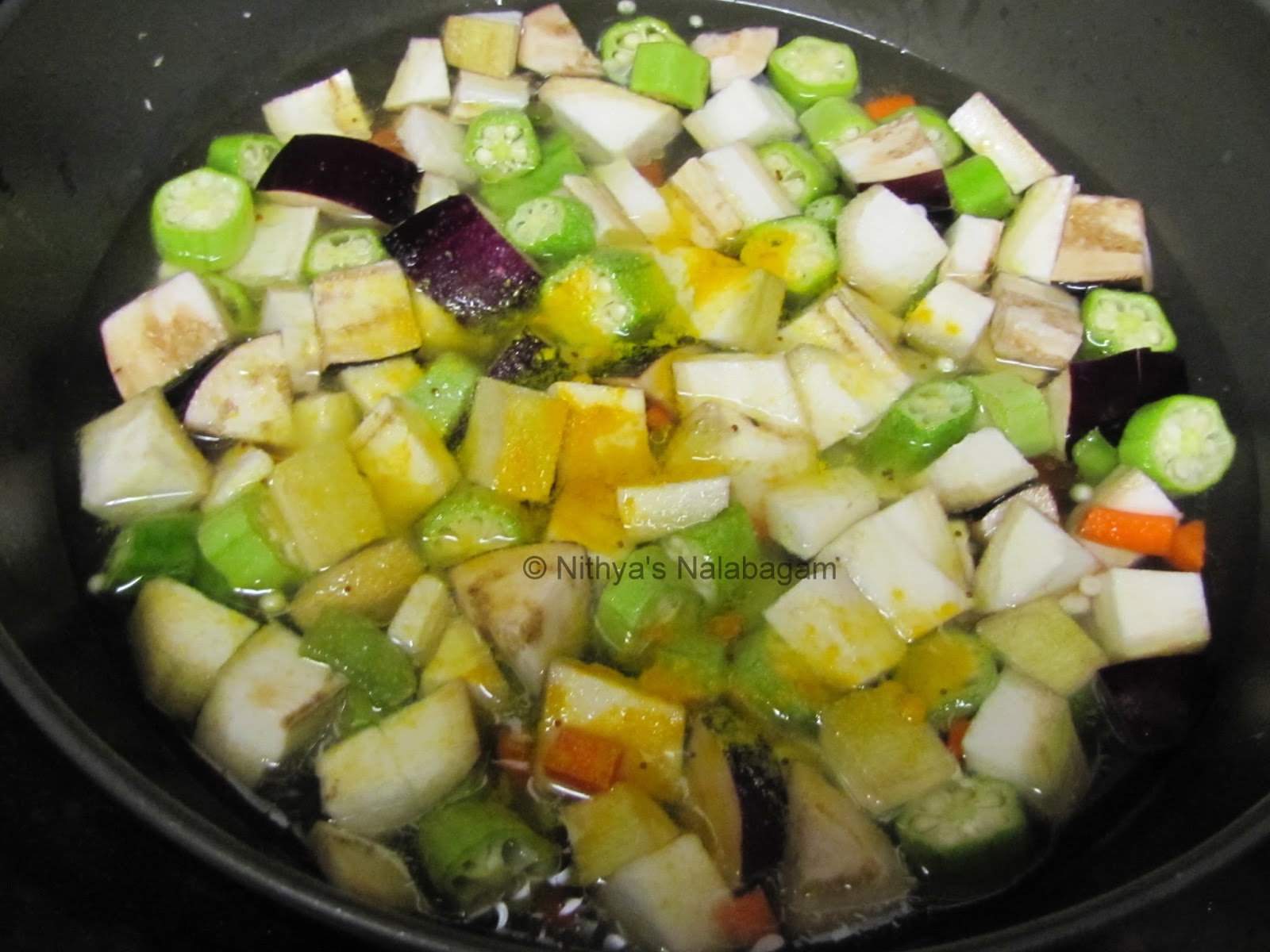 Kadamba Kuzhambu | Mixed Vegetable Kuzhambu |Nithya's Nalabagam