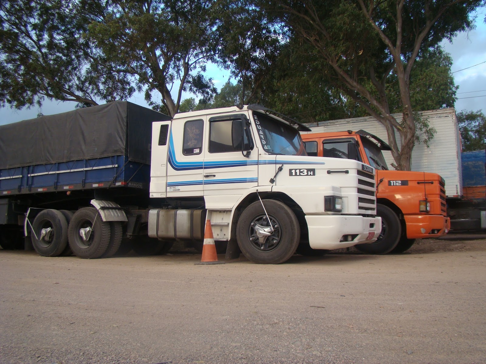 DIECIOCHO RUEDAS: VIVEN… SCANIA CON MAS DE 30 AÑOS REALIZAN TRANSPORTE ...