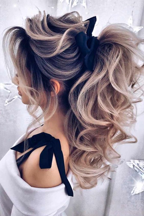 30 Eye-Catching Curly Ponytail Hairstyles You Should Try - AzzFeed
