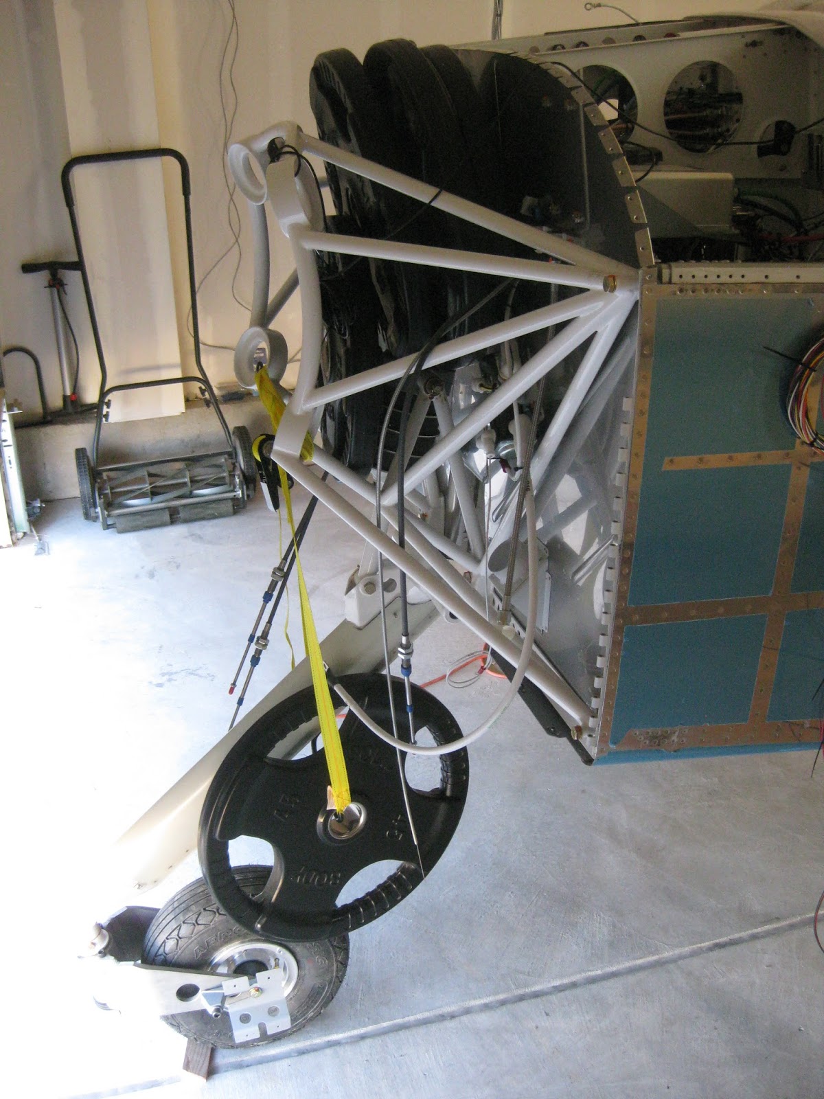 E's Van's RV-14A: Empennage: Empennage attach.