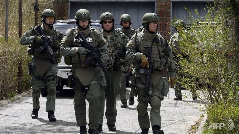 Sinking Fastball: How many SWAT teams are at the Boston bombing suspect ...