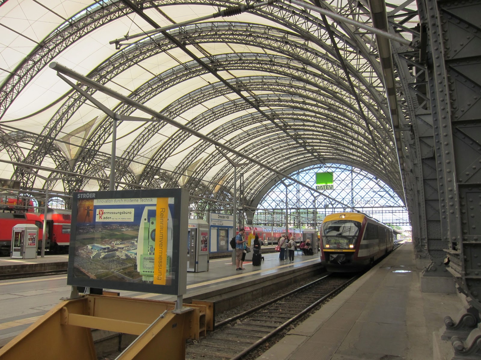 transpress nz: Dresden Hauptbahnhof platform hall interior, Germany