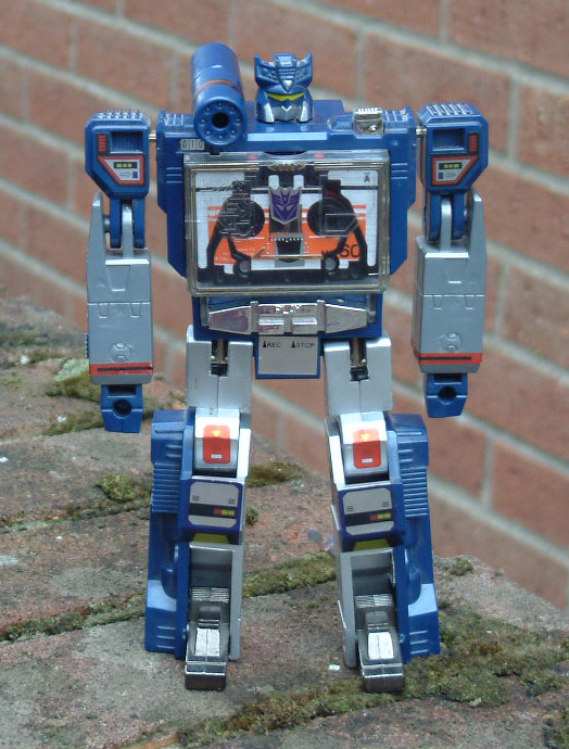 THE TRANSFORMERS: Commemorative Edition G1 Soundwave