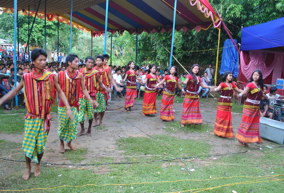 Traditional Dance Performed by Rabha Youths at a Public Meeting. Foto ...