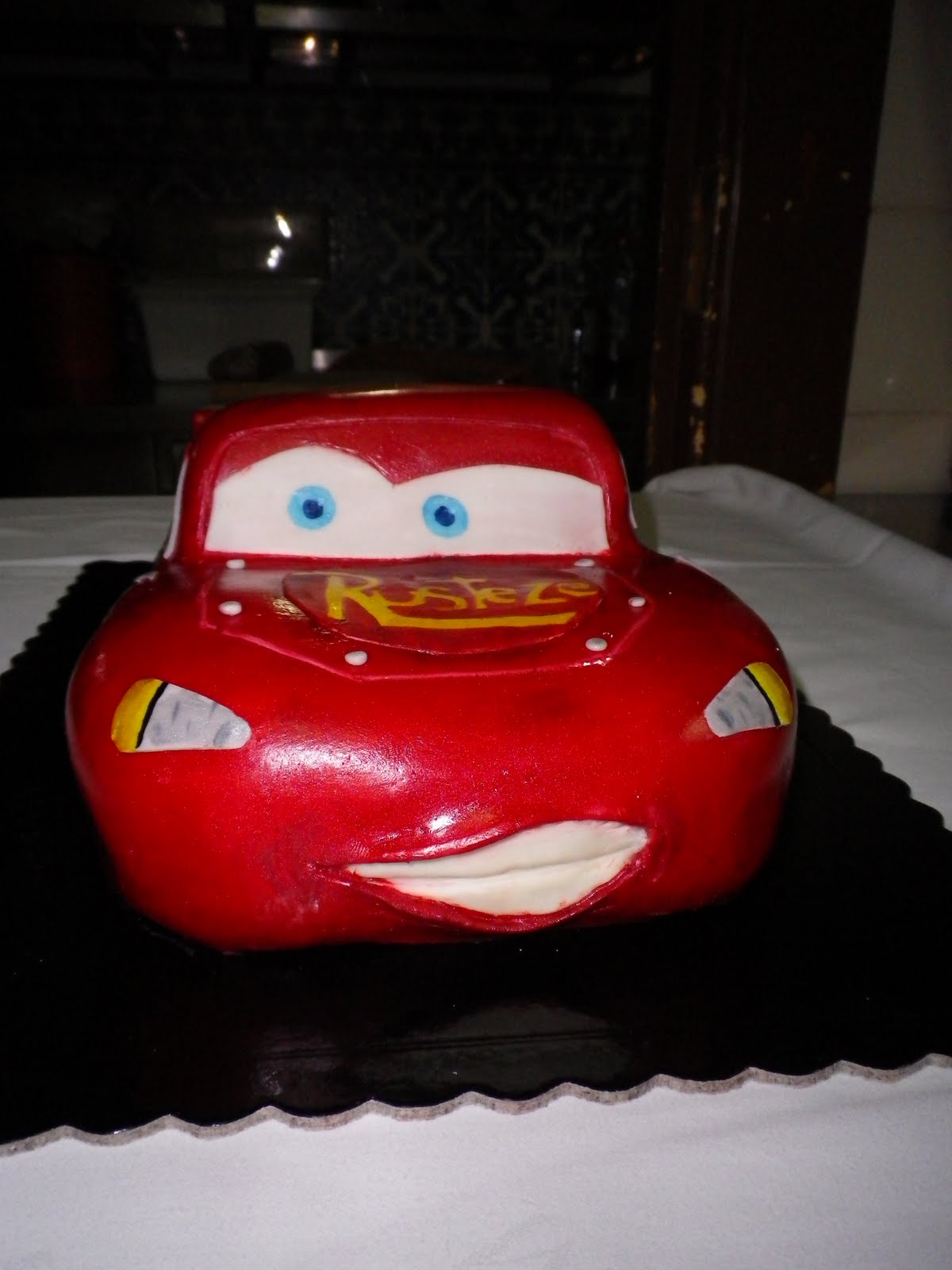 Cake designer: faisca mcqueen/ lightning mcqueen