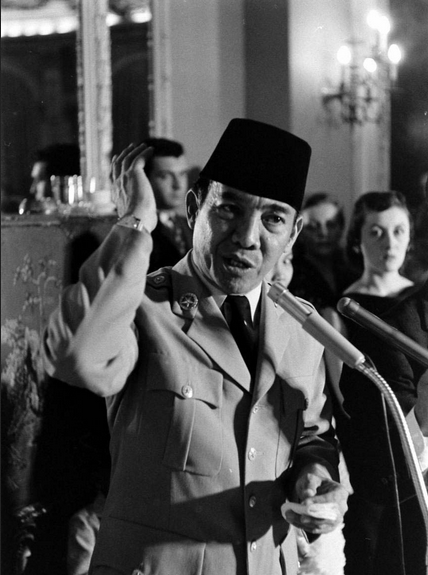 Koleksi 12+ Foto Bung Karno Berpidato Terbaru - Galeri Grace