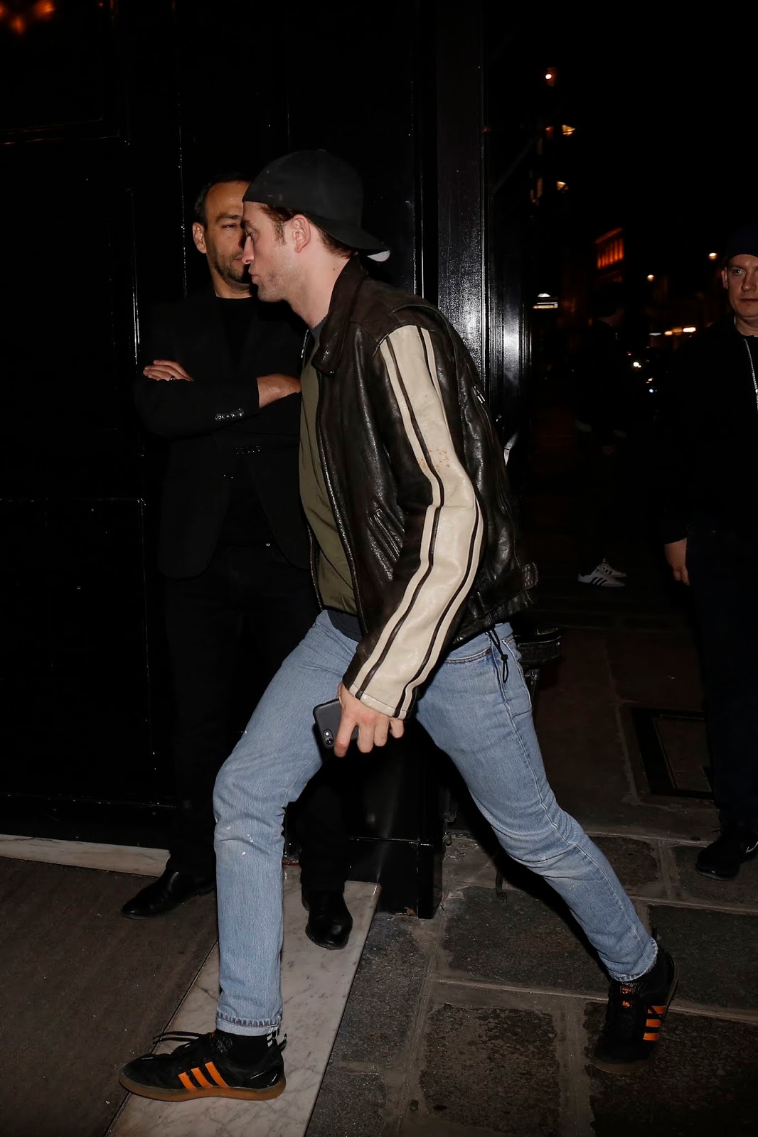 All About Robsten: Nuove foto di Robert a Parigi - 24 Giugno