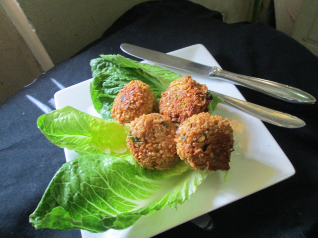 Canela kitchen (gloria): Spicy falafels