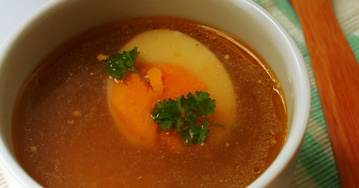 265: Sopa consomé de pollo con huevos duros | 365 SOPAS CON COLOR