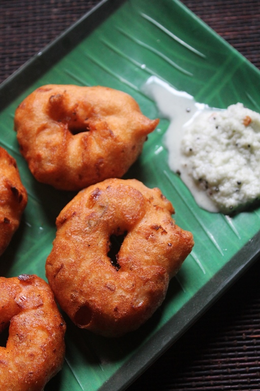 Medu Vada Recipe | Ulundu Vadai Recipe