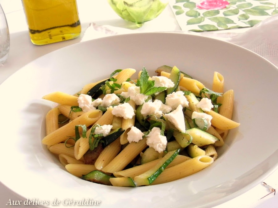 Aux délices de Géraldine: Salade de pâtes à la courgette, ricotta et menthe