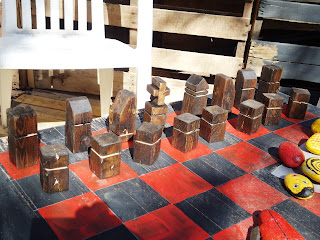 Recycled Miracles: Pallet chess set