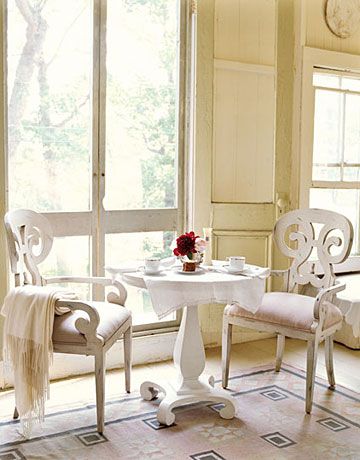 Hydrangea Hill Cottage: Tables for Two