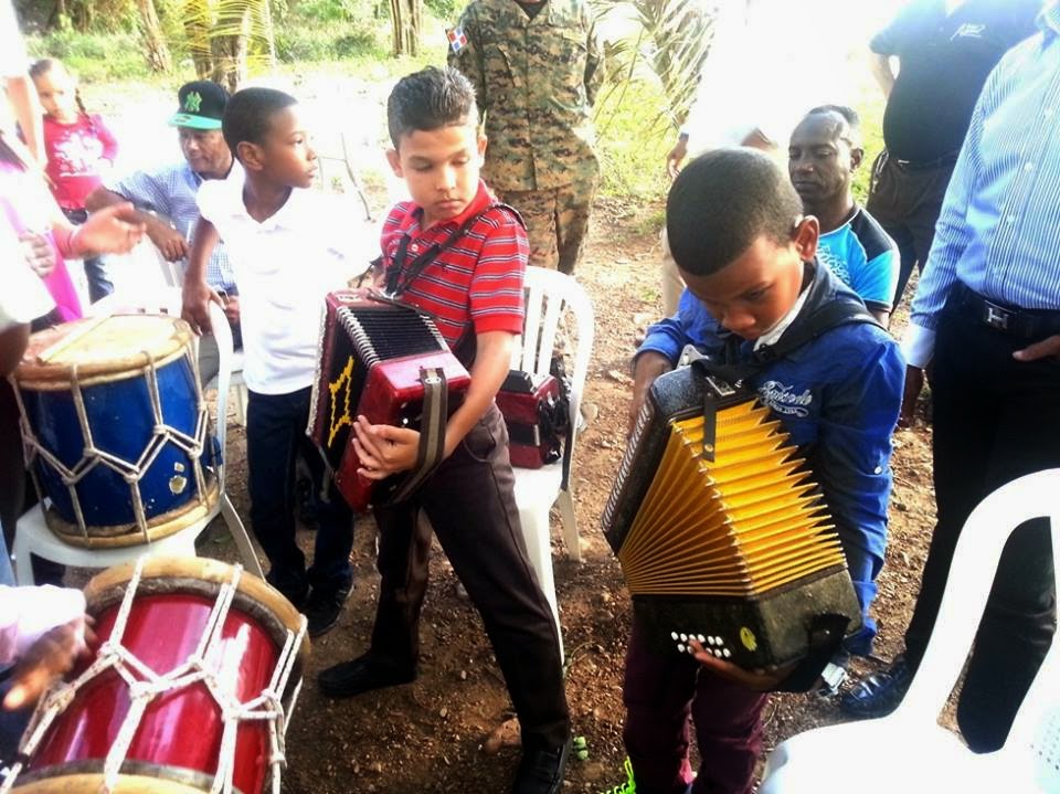 Escuela de Perico Ripiao en Bayona celebra Día Nacional del Folklore ...
