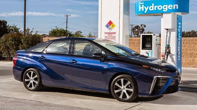 A CAR THAT CAN RUN WITH WATER AND WITHOUT FUEL(TOYOTA HYDROGEN CAR)