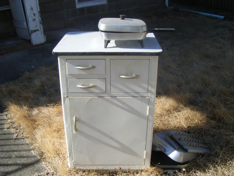 SCHOOL OF VINTAGE: salvaged: 1950's kitchen cart