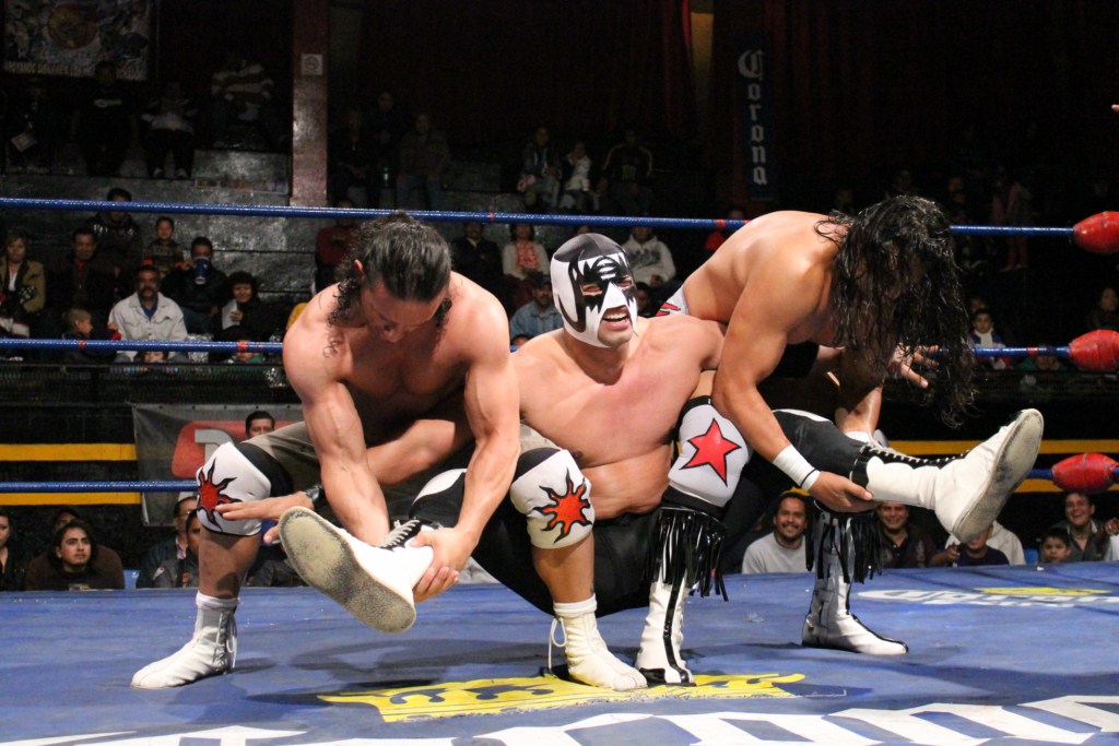 Toscano y Texano Jr se llevan la victoria en IWRG ~ ADILET Cetis 43