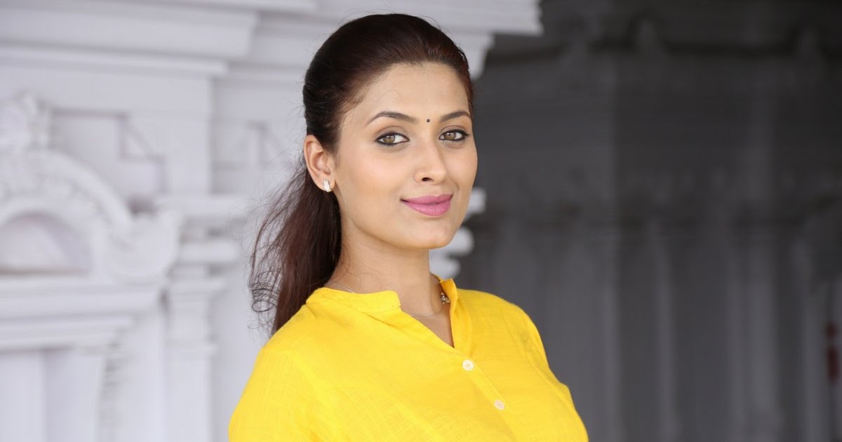 Actress Geetika Tyagi Latest HD Photos and Wallpapers - Cantik Sexy Hot