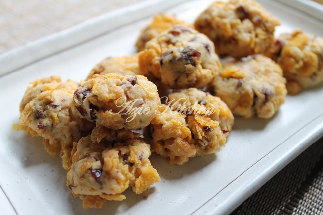 Biskut Cranberry Cornflakes Yang Sedap - Azie Kitchen