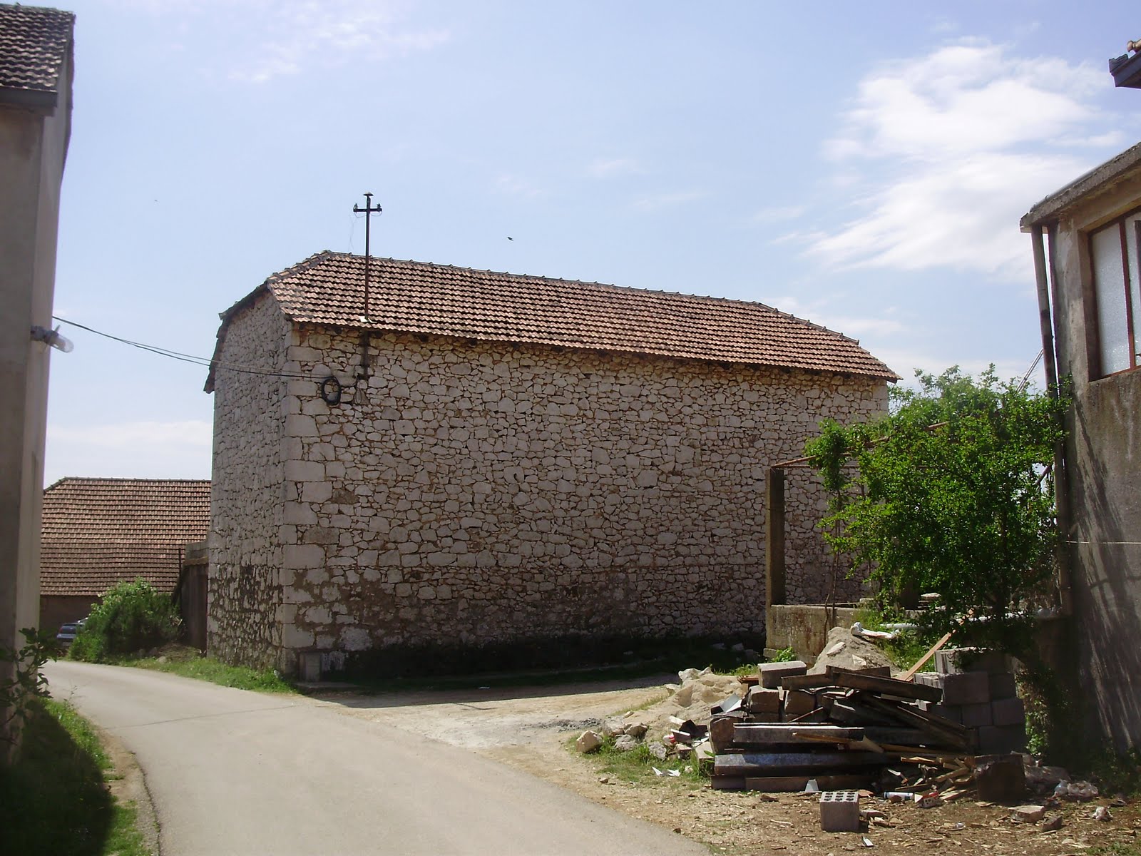 FOSILI - HERCEGOVINA: TURIZAM; Hercegovački suhozid (duvar) i kamene kuće