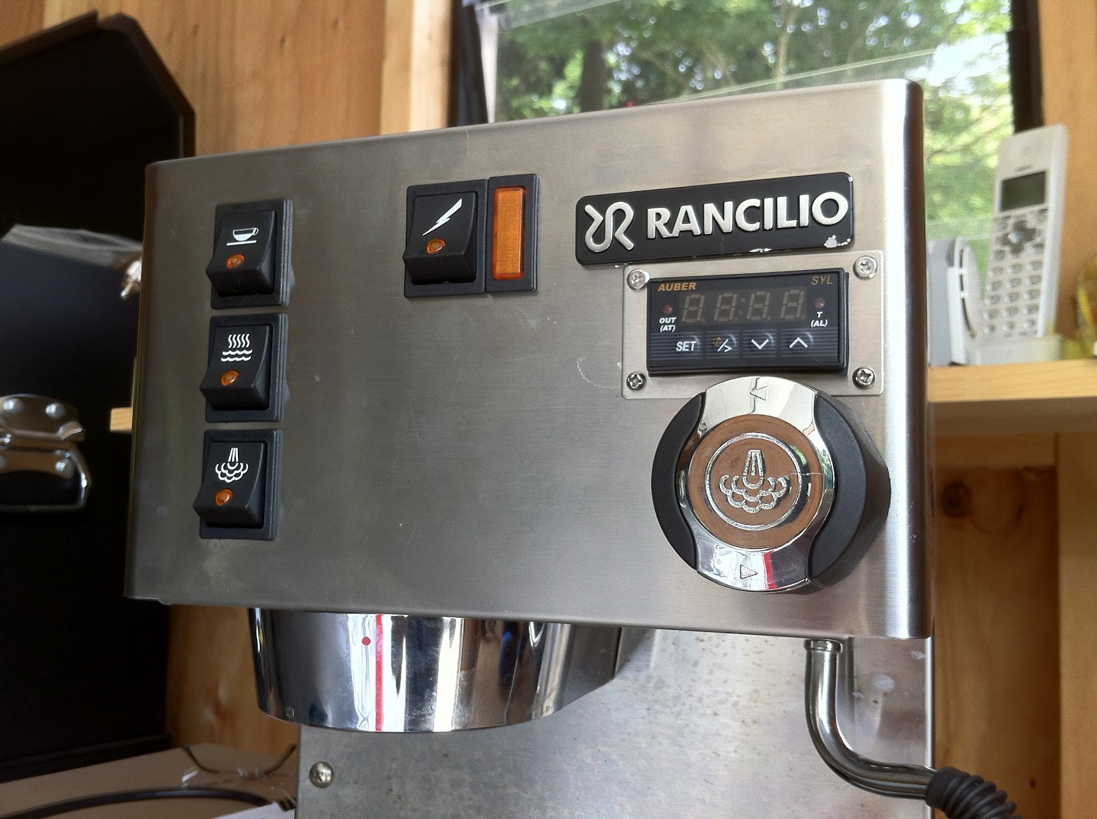 吉備高原のファンキー村: Rancilio SILVIAにAuberのPIDコントローラーを組み込んだ。