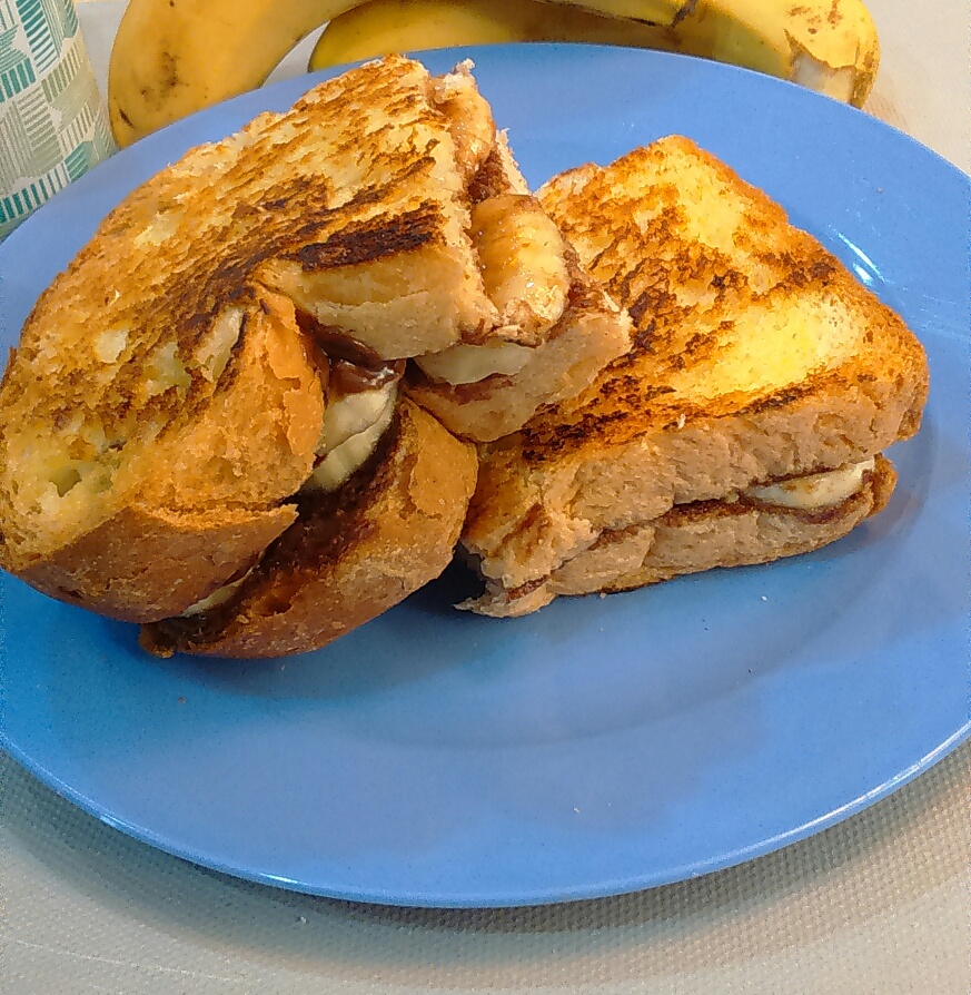sarguna's fantabulous kitchen: Banana Nutella Toast