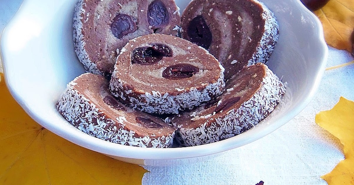 Az otthon ízei: Gesztenyés-rumos meggyes keksztekercs