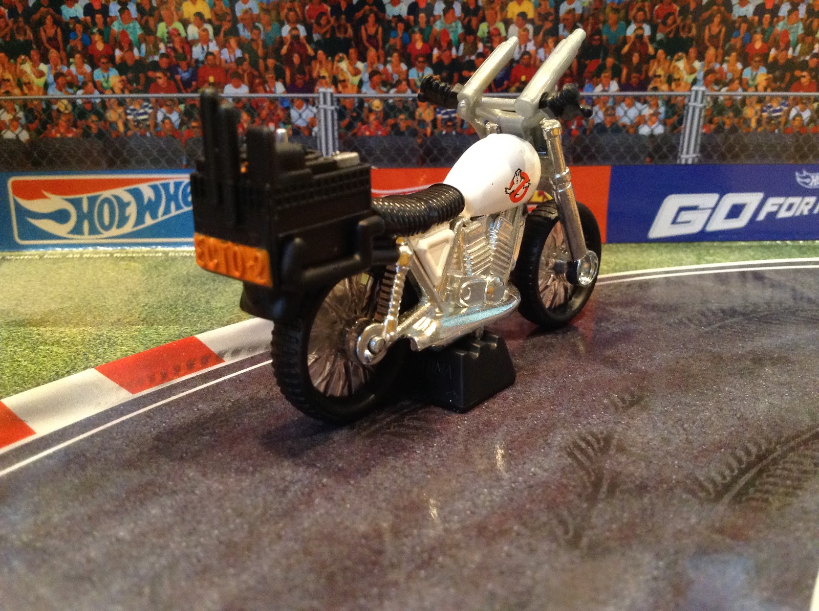 JULIAN'S HOT WHEELS BLOG: 2016 Ghostbusters 2-Pack: Ecto-1 & Ecto-2 ...