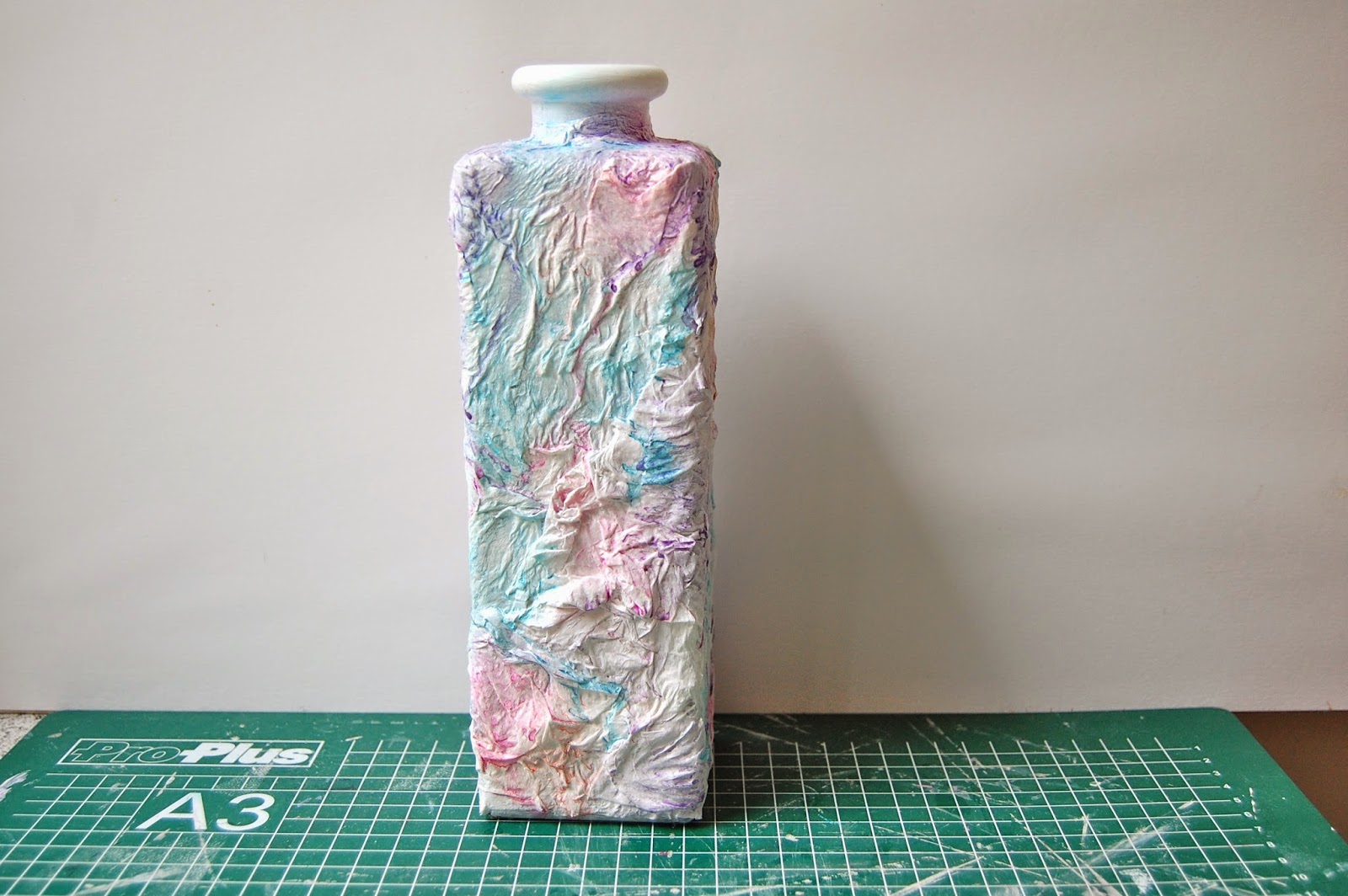 Shimmerz Paints: Colored bottle with tutorial