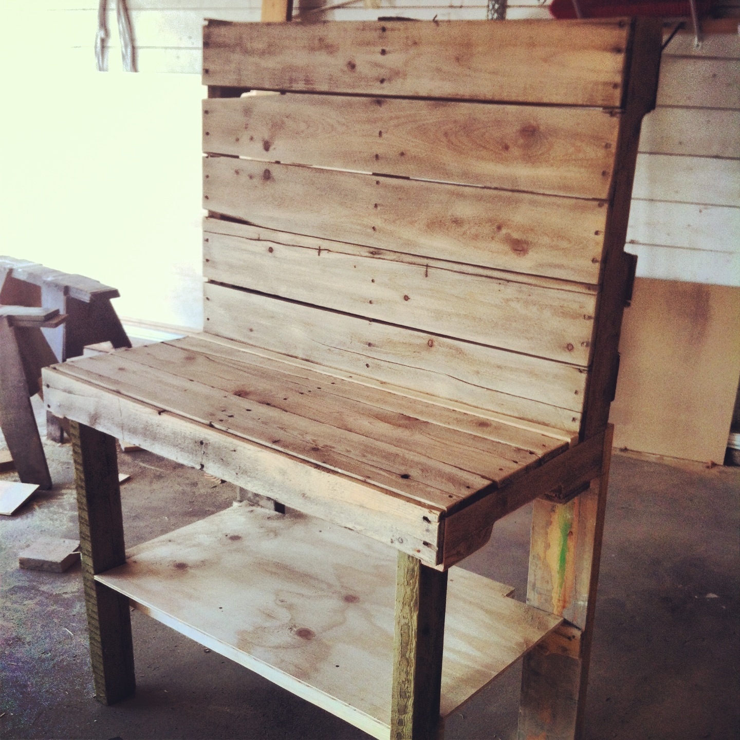 Arlie's Toolbox Creations: Pallet BBQ Table