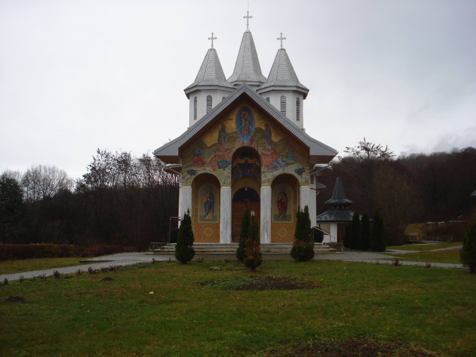 Blog de Calatorii si Drumetii Montane.: Manastirea Bucium,jud.Brasov,22 ...